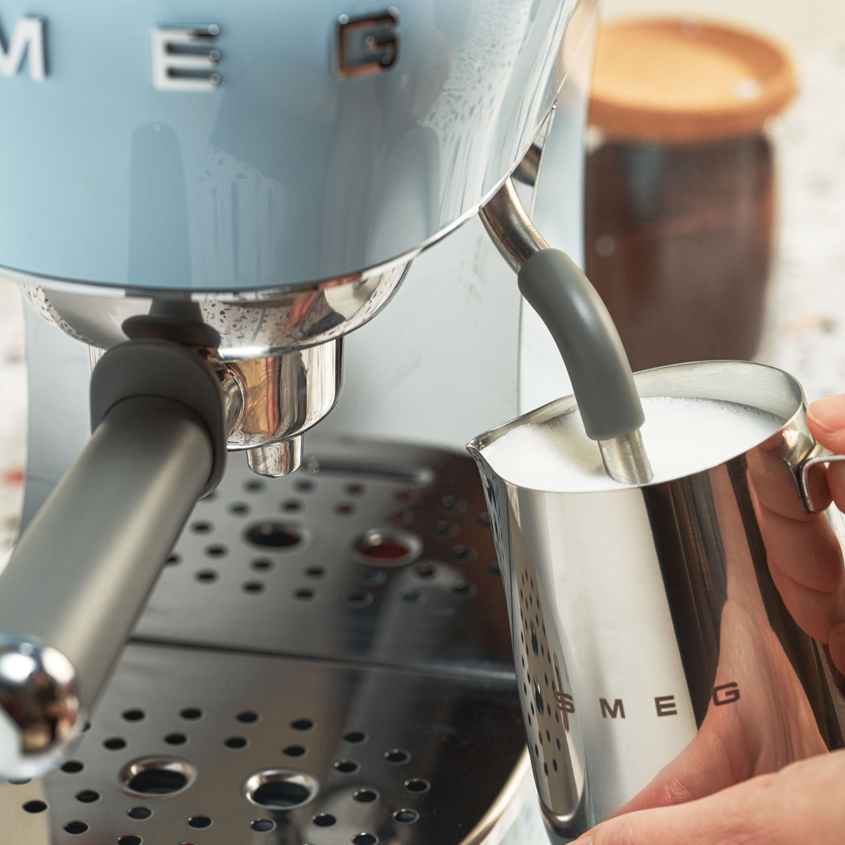 SMEG ECF02 ESPRESSO COFFEE MACHINE