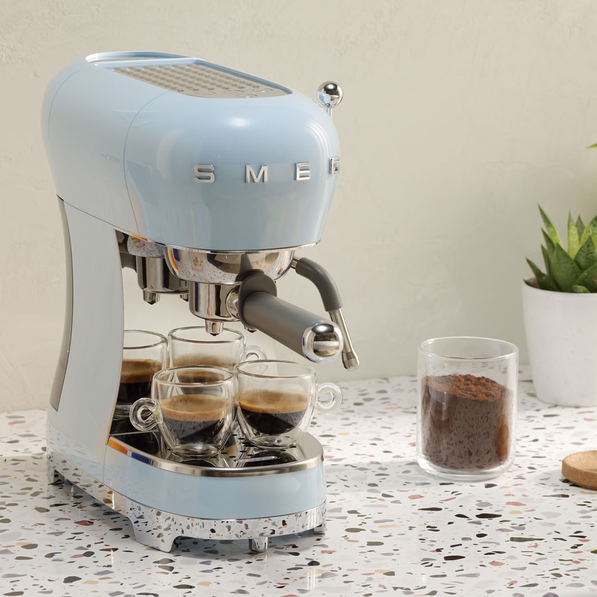 SMEG ECF02 ESPRESSO COFFEE MACHINE